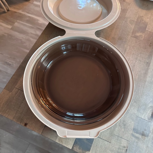 Pyrex | Dining | Two Pyrex Brown Glass Pie Pans With Carrier | Poshmark